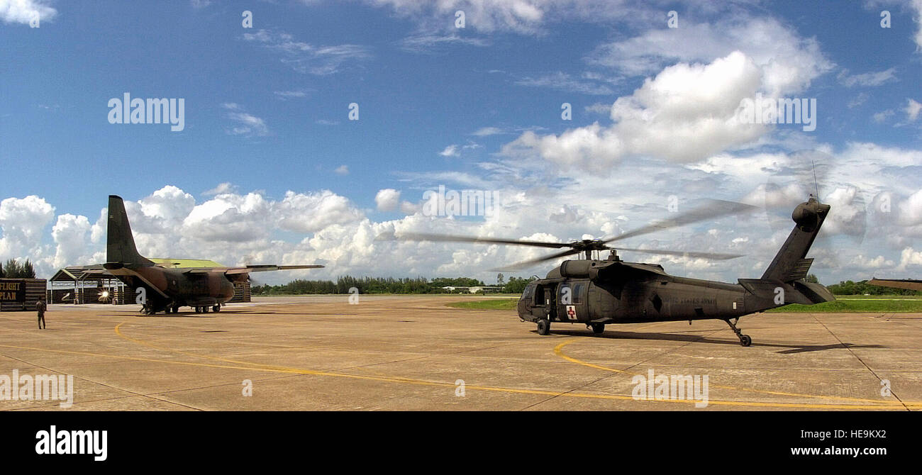 Army members from the 520th Area Support Medical Company, Fort Lewis ...