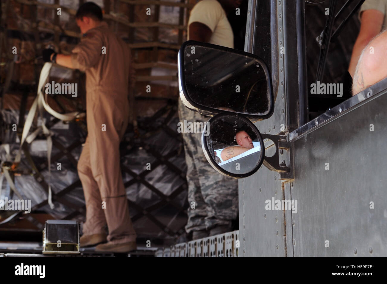 60k tunner aircraft loader hi-res stock photography and images - Alamy