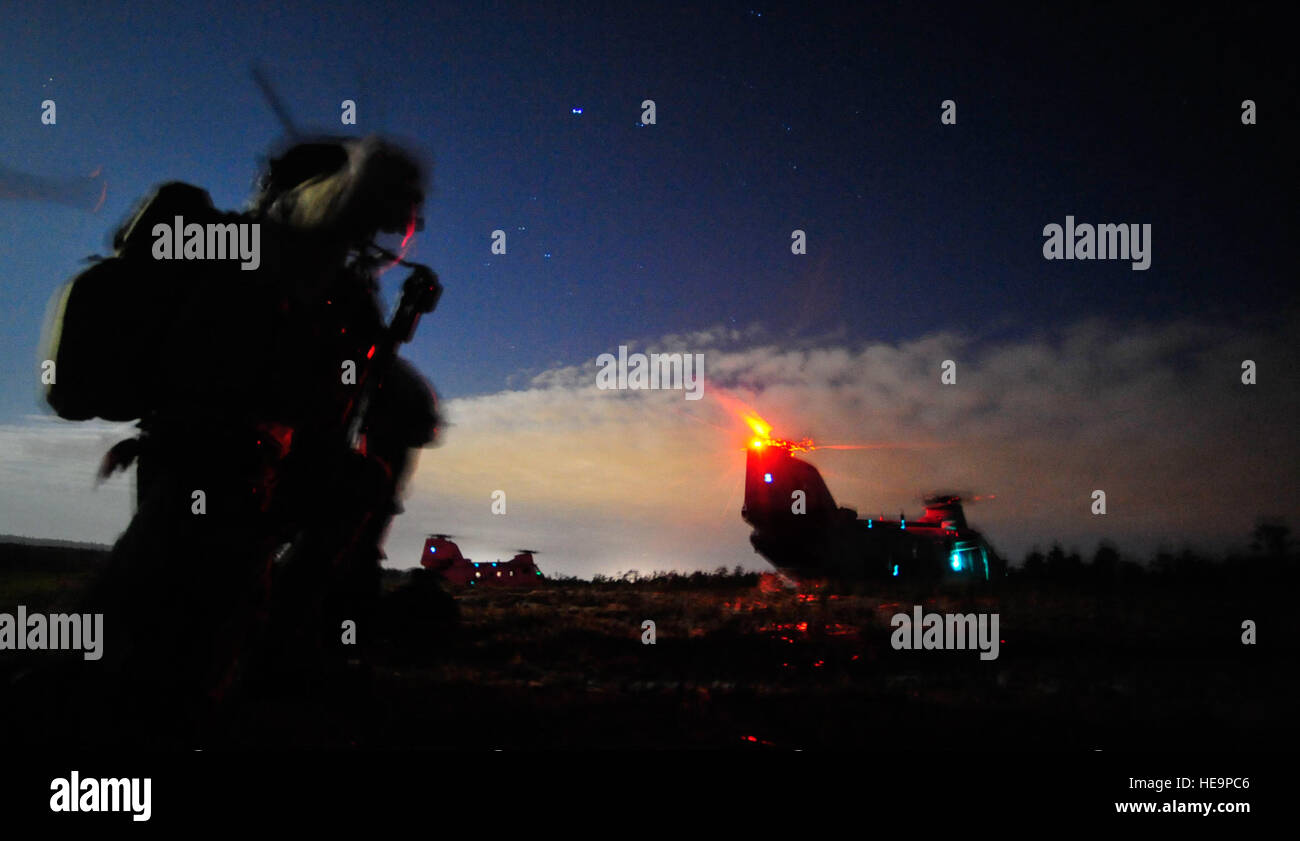 U.S. Army Soldiers conduct a night raid mission during Emerald Warrior ...