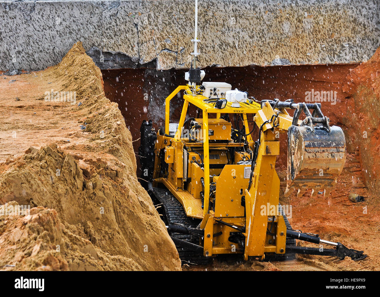 Buried robot hi-res stock photography and images - Alamy