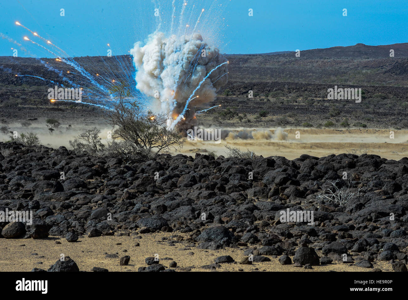 Explosive demolition us hi-res stock photography and images - Alamy
