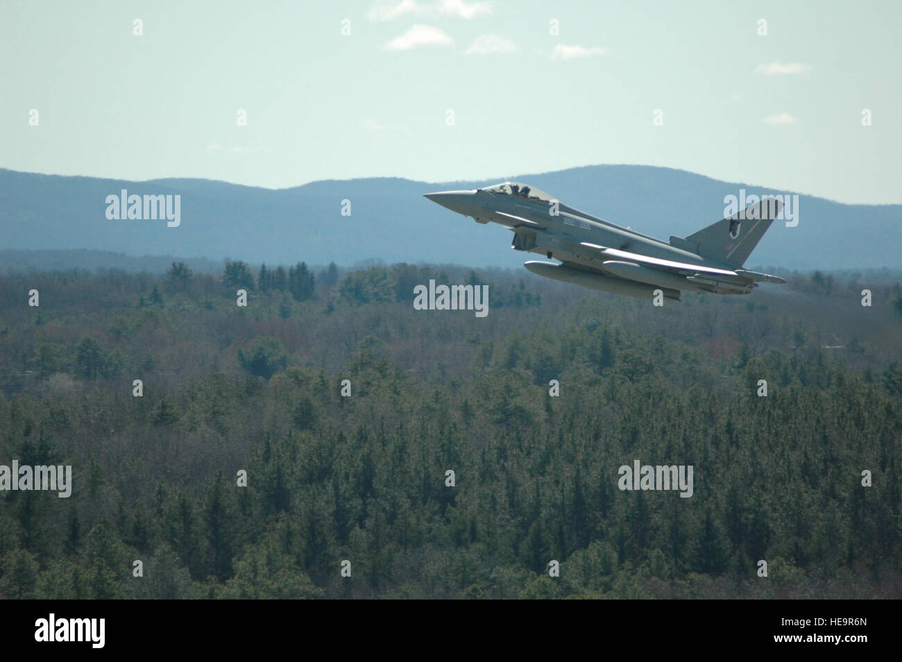 Civilian aircraft in military service hi-res stock photography and ...