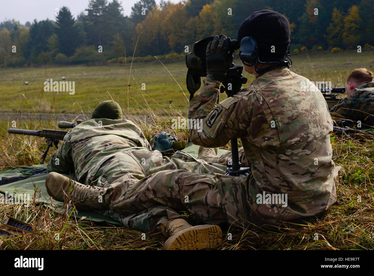 Us airborne soldiers during target hi-res stock photography and images ...