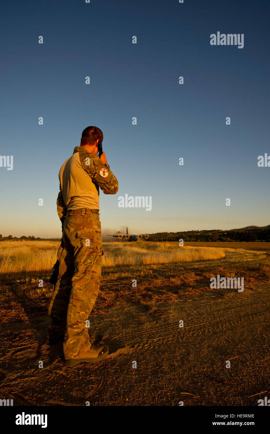 A U.S. Air Force combat controller from the 22nd Special Tactics ...