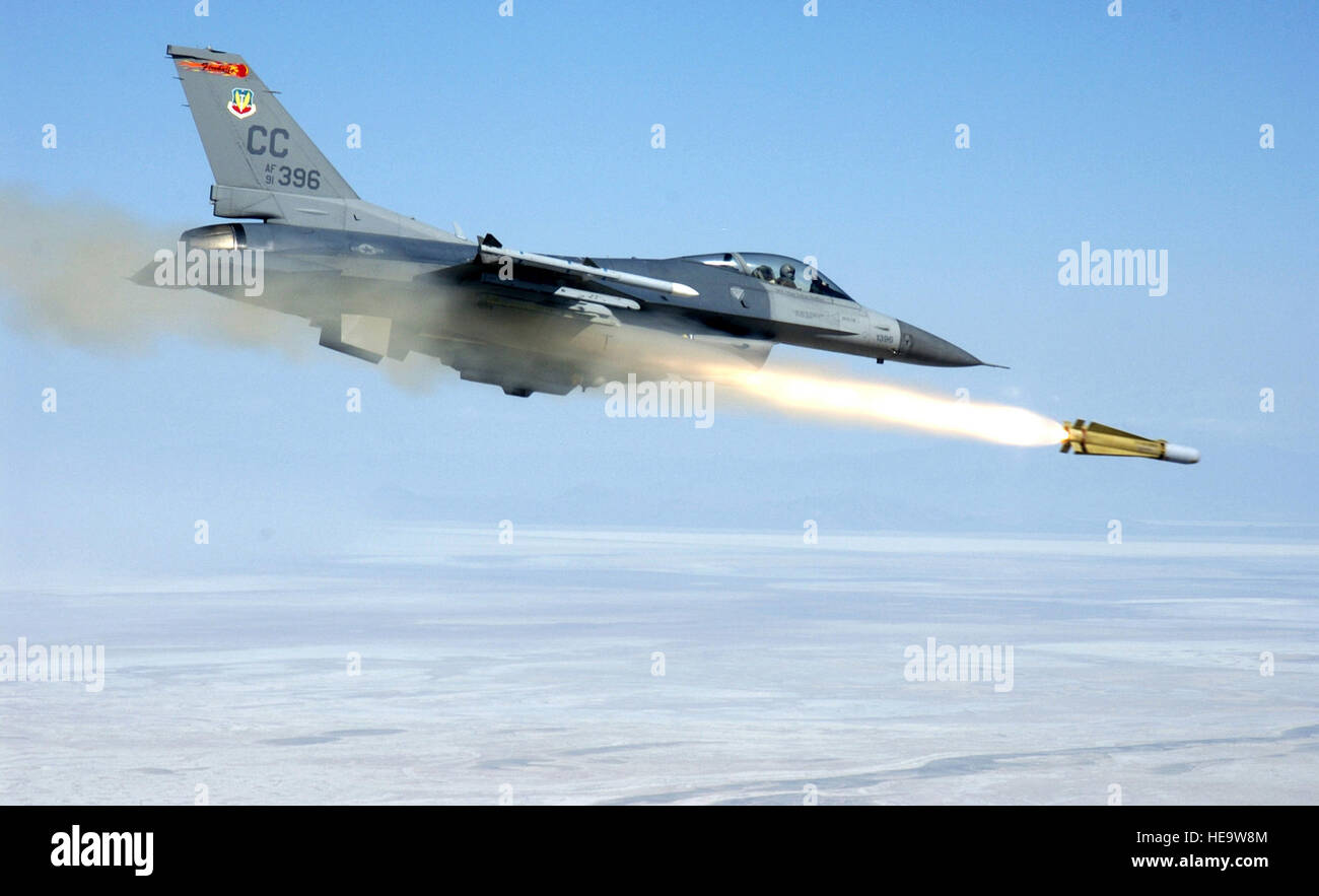 OVER UTAH -- An F-16C Fighting Falcon assigned to the 522nd Fighter ...