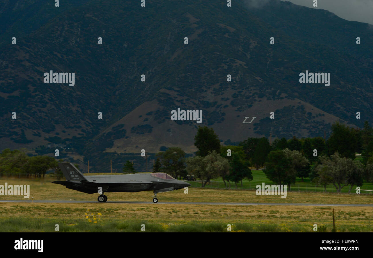 Staff sgt devin doskey 2d combat camera squadron hi-res stock ...