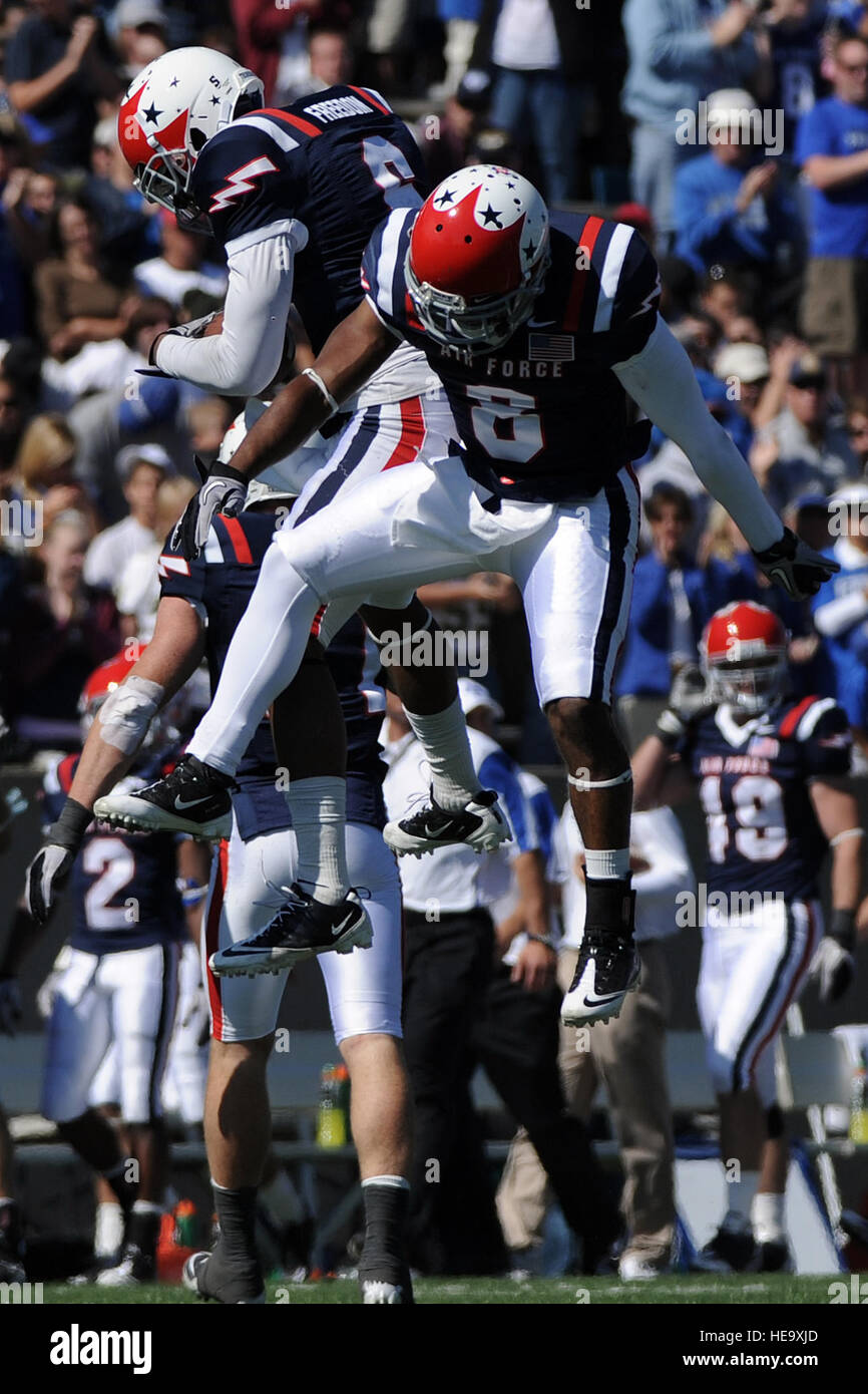 Defensive backs hi-res stock photography and images - Alamy