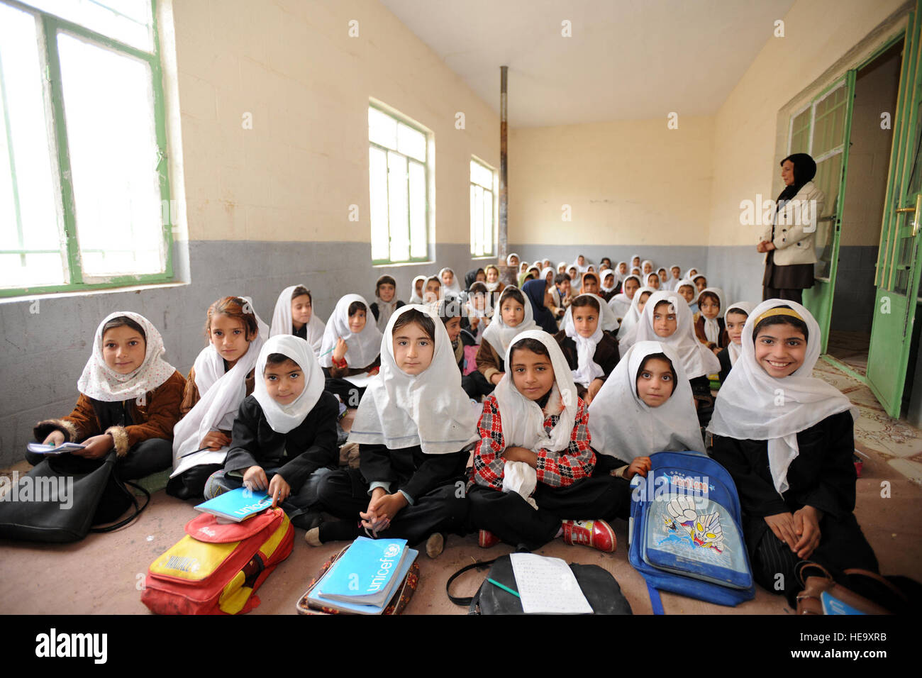 Fourth grade girls hi-res stock photography and images - Alamy