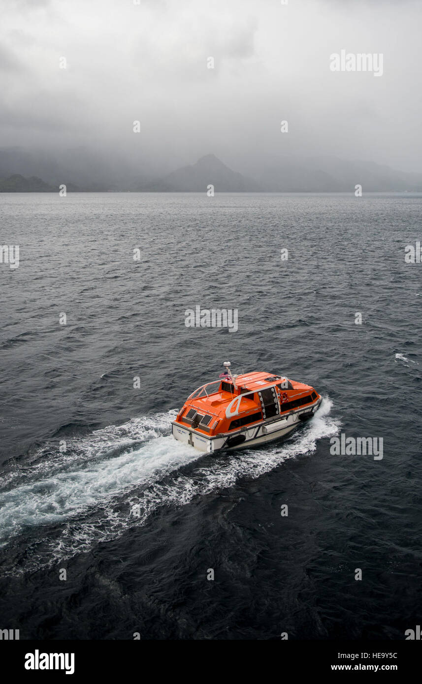 SAVUSAVU, Fiji (June 18, 2015) The tender boat “Mercy 2” transports ...