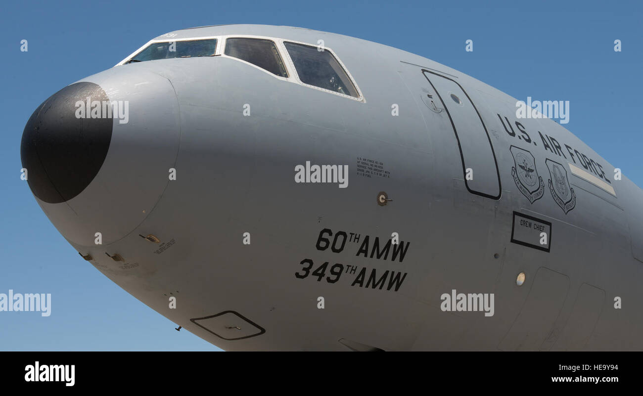 Lt. Col. Thad Middleton, 9 Air Refueling Squadron, commander, and Lt ...