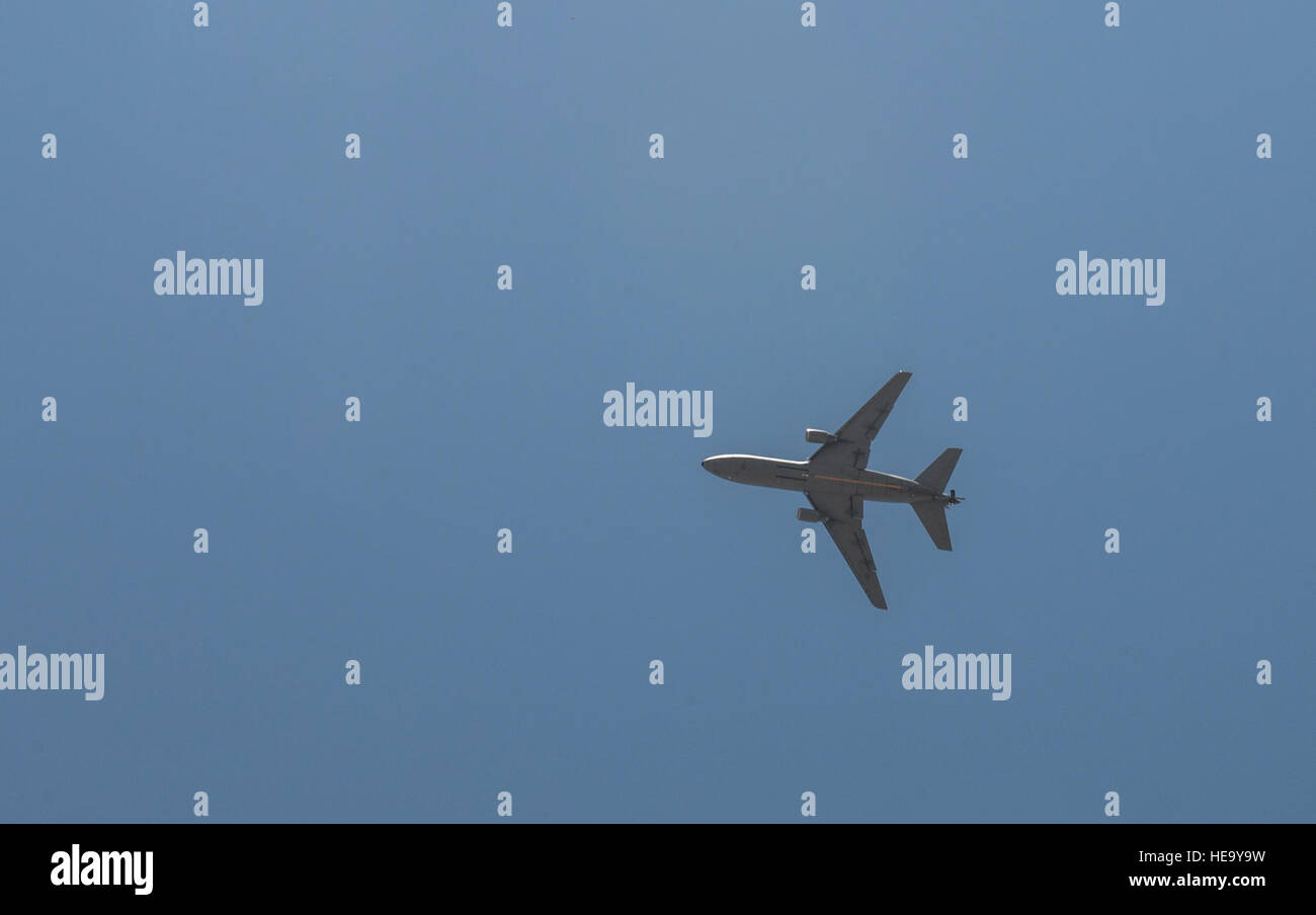 Lt. Col. Thad Middleton, 9 Air Refueling Squadron, commander, and Lt ...