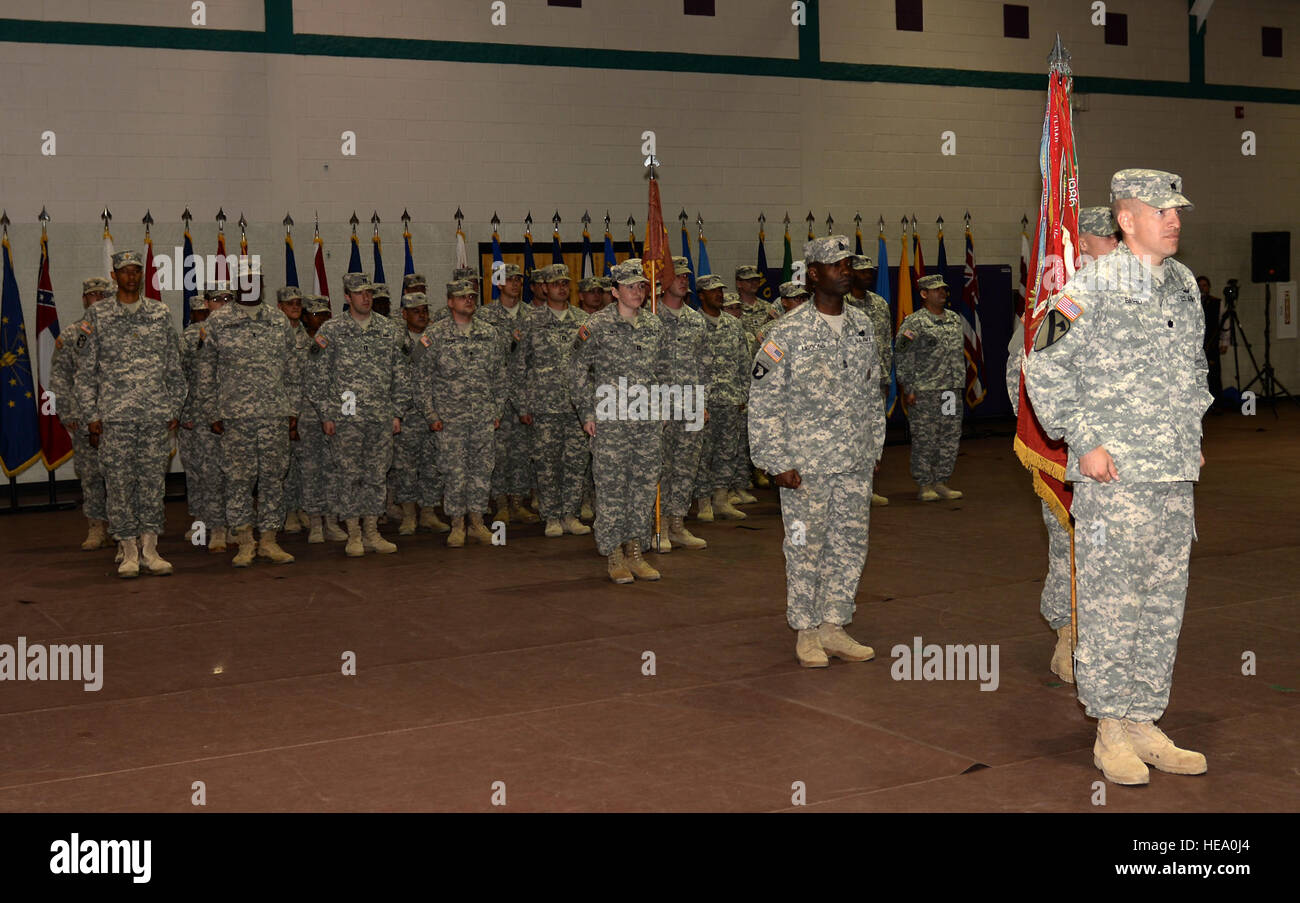 U.S. Army Soldiers from the 53rd Transportation Battalion (Movement ...