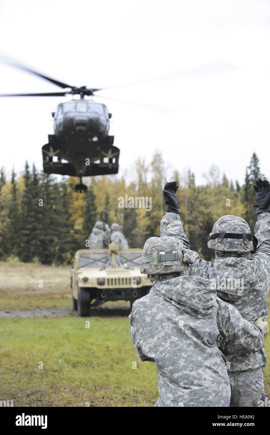 Soldiers from the Forward Support Company, 6th Engineer Battalion ...