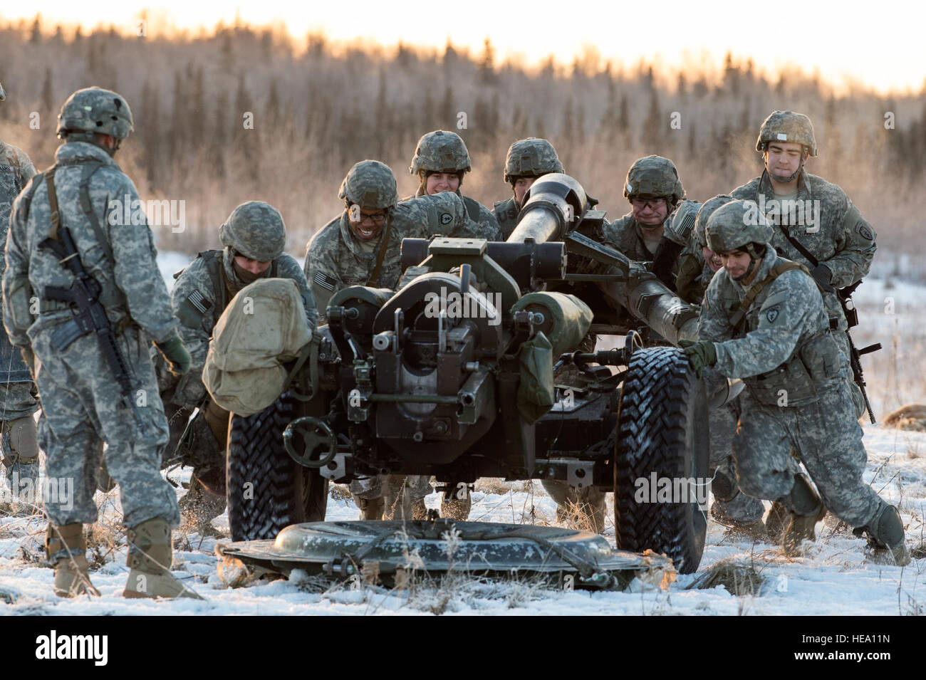 Us army field artillery howitzer hi-res stock photography and images ...