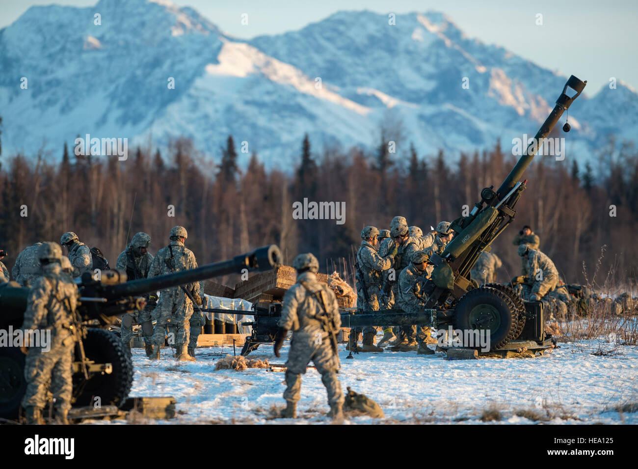 Us army field artillery howitzer hi-res stock photography and images ...