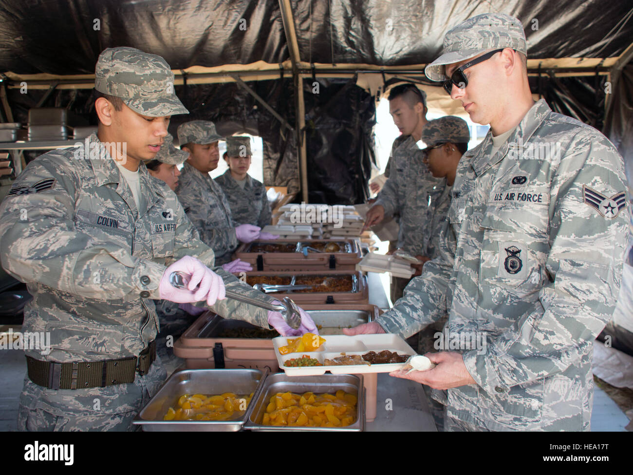 Air Force personnel serve meals using the Single Palletized ...