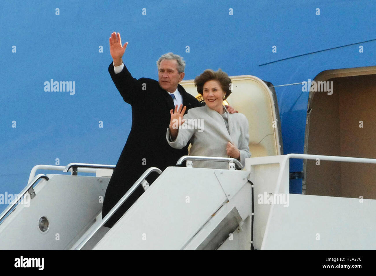 Former President George W. Bush and first Lady Laura Bush give a final ...