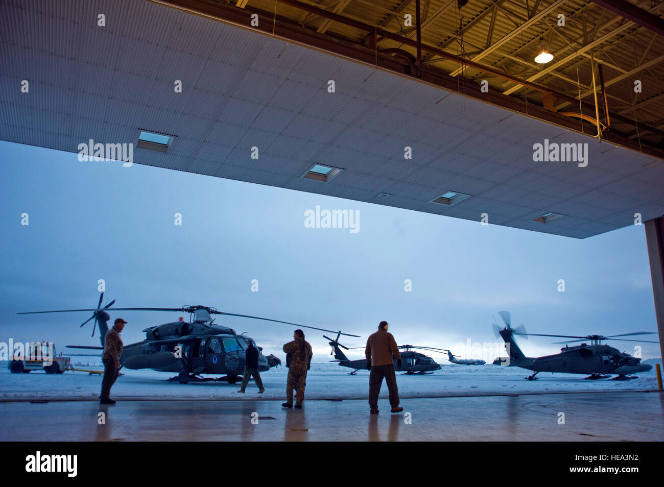 Soldiers from the Alaska Army National Guard's 1st 207 Aviation ...