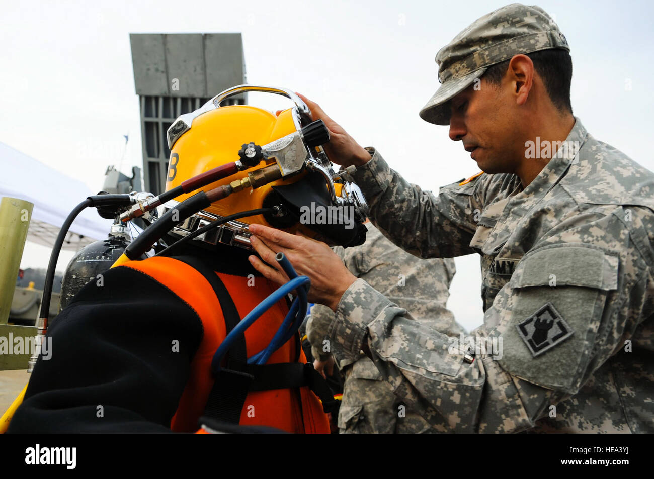 U.S. Army Staff Sgt. Ray Cortwright, 74th Engineer Detachment (Dive ...
