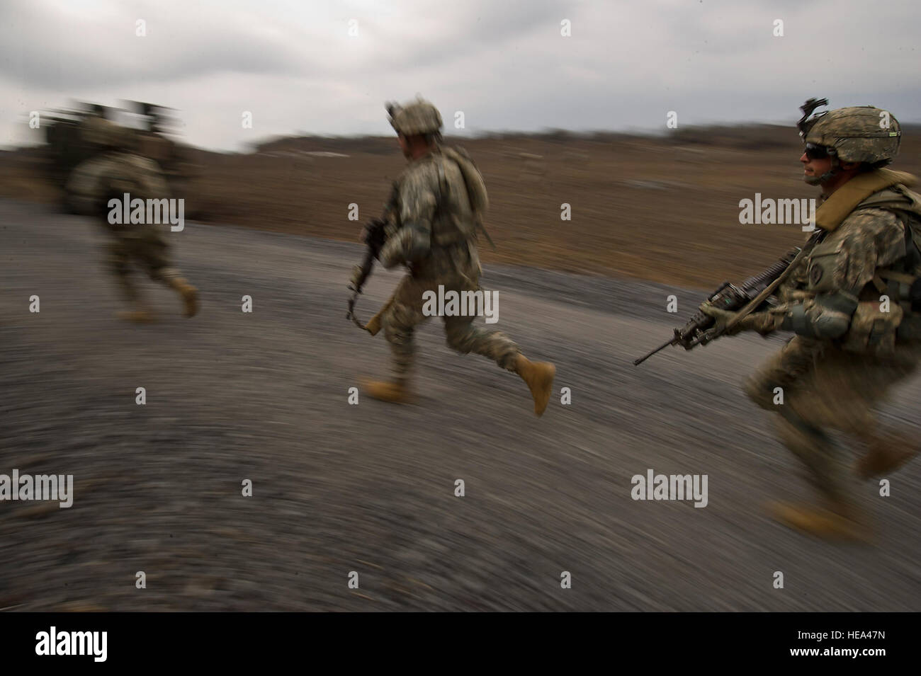 U.S. Army soldiers from Charlie Company, 1st Battalion, 21st Infantry ...