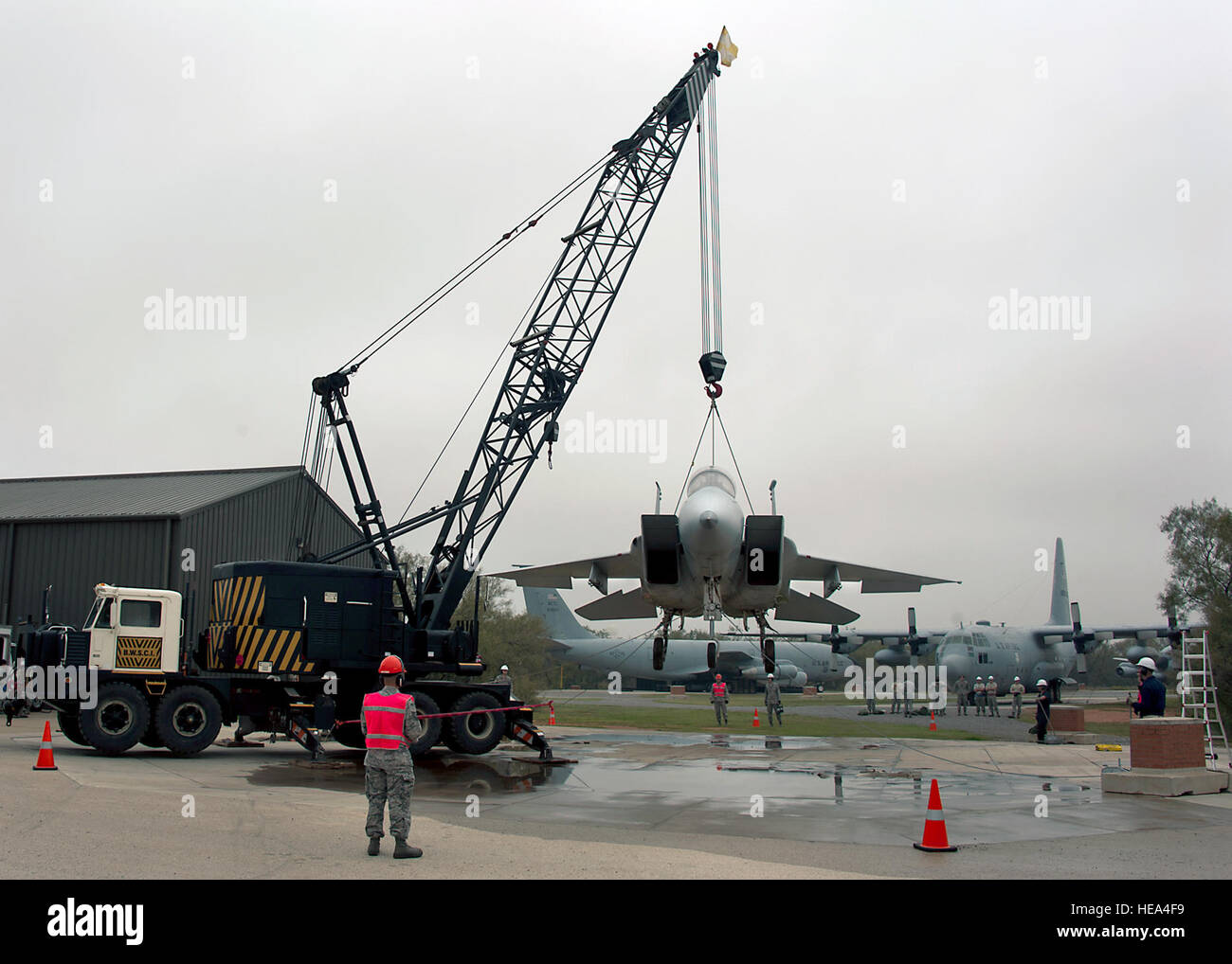 Wire rope sling hi-res stock photography and images - Alamy