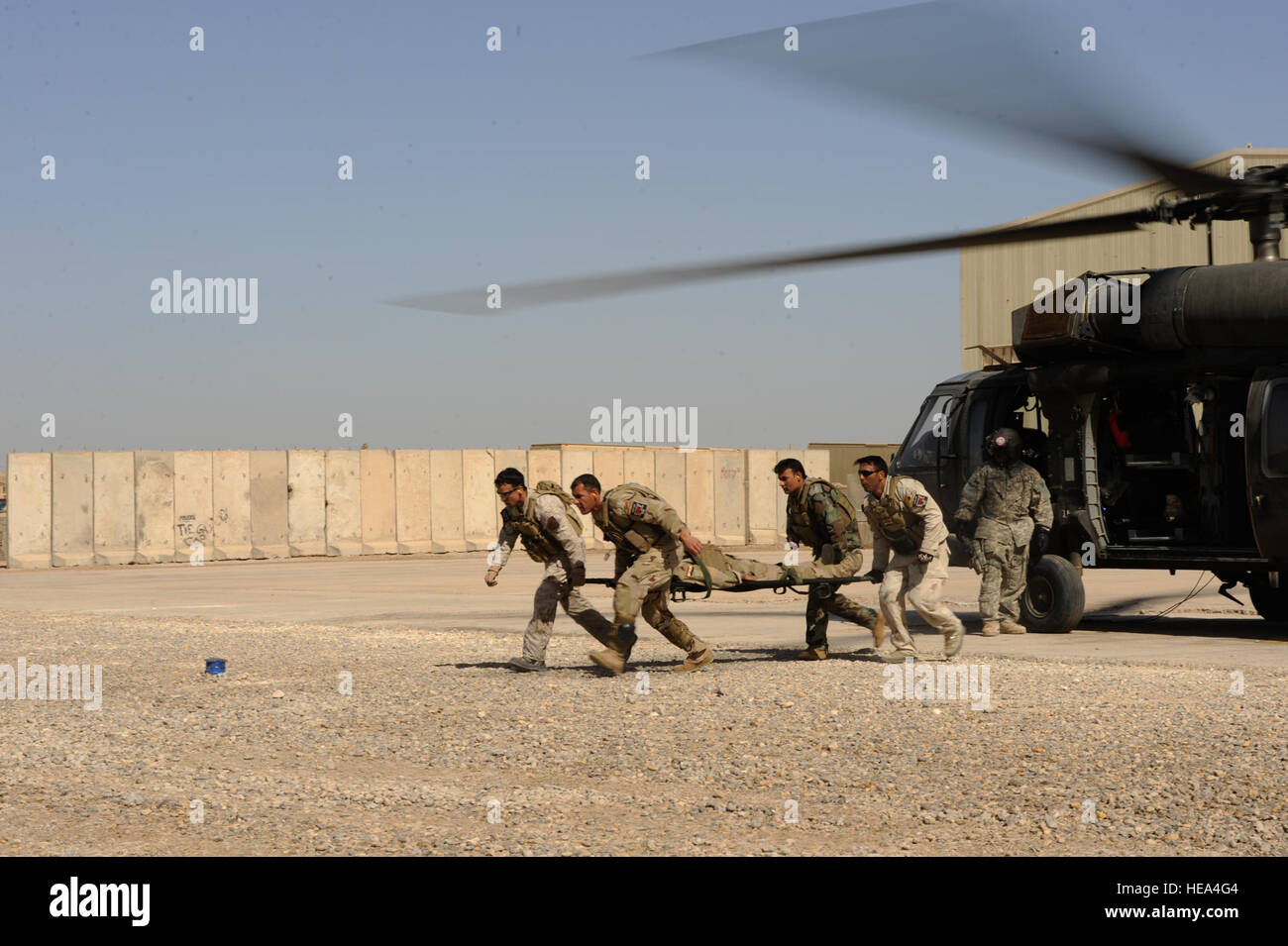 Iraqi soldiers from the 8th Division, Iraqi army, unload a simulated ...