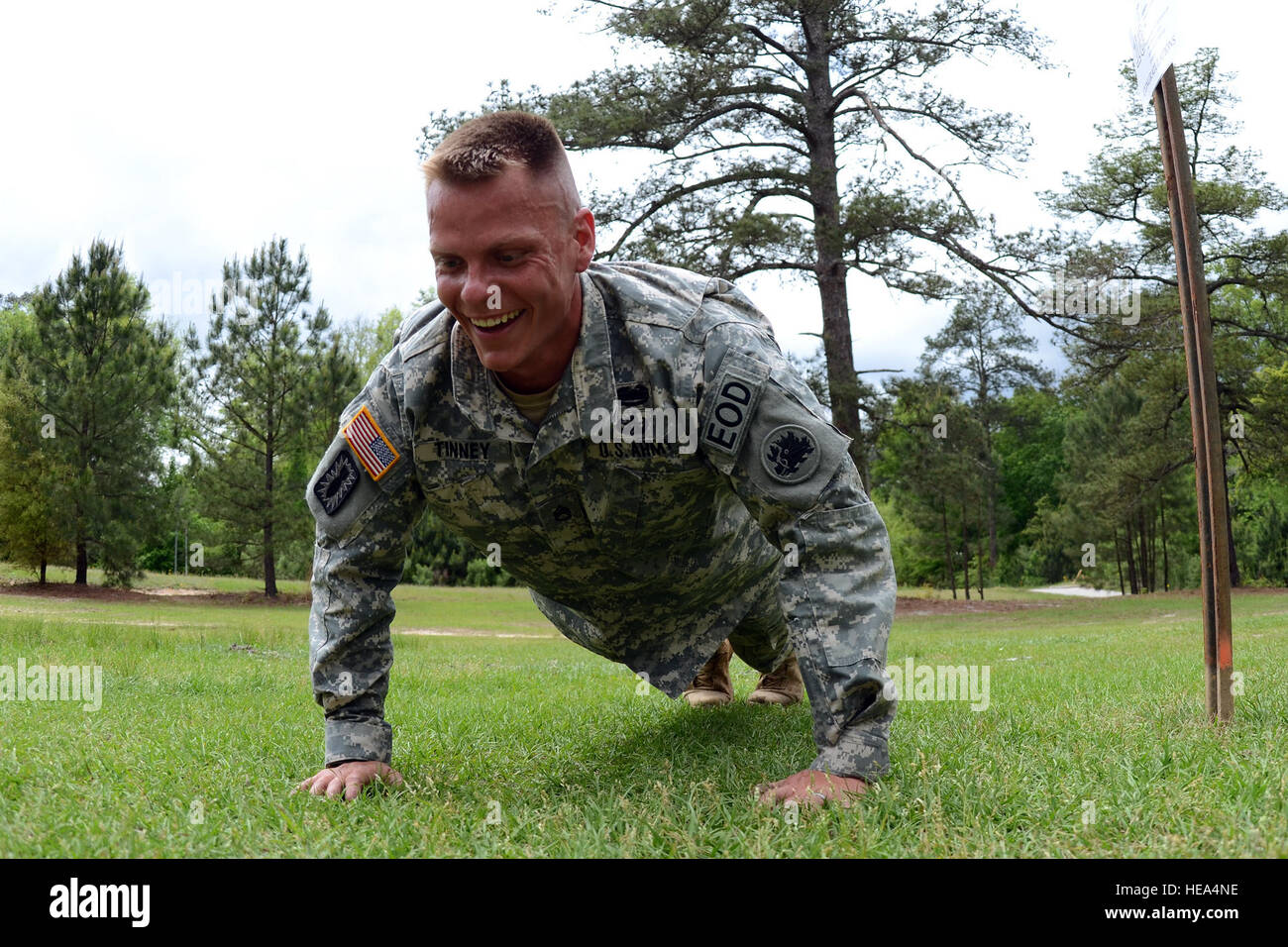 U.S. Army Staff Sgt. Scott Tinney, 202nd Explosive Ordnance Disposal ...