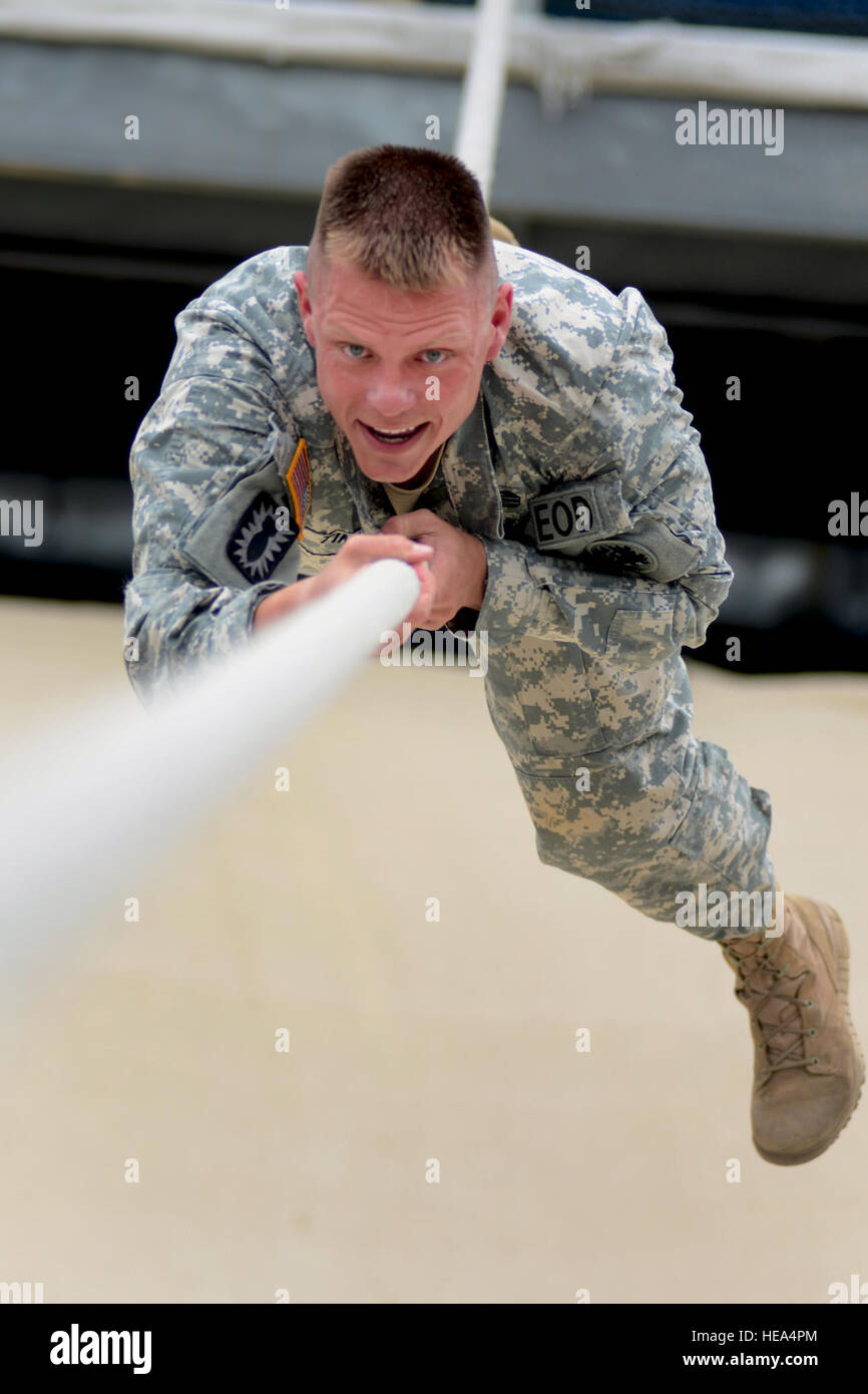 U.S. Army Staff Sgt. Scott Tinney, 202nd Explosive Ordnance Disposal ...