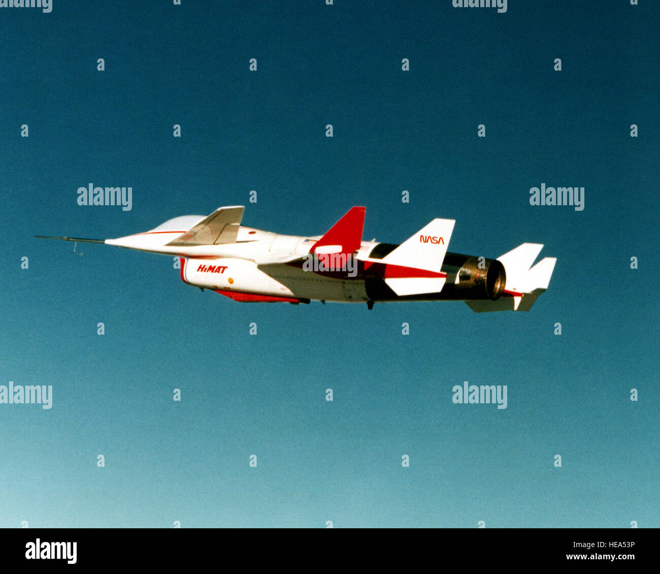 A left side view of a highly maneuverable aircraft technology (HIMAT ...