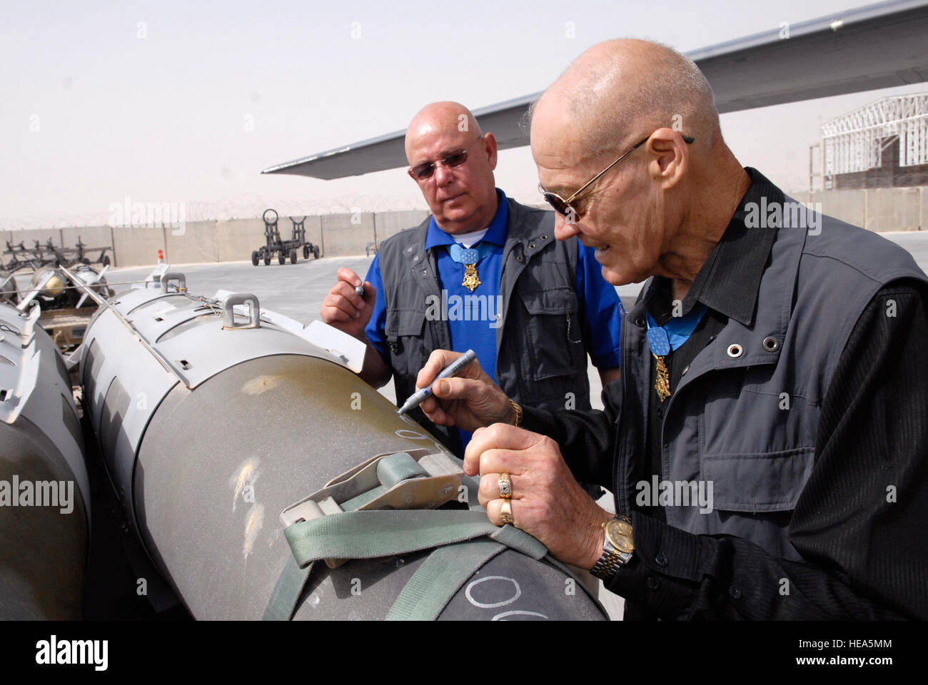 Retired Army Command Sergeant Major Gary Littrell and retired Army ...