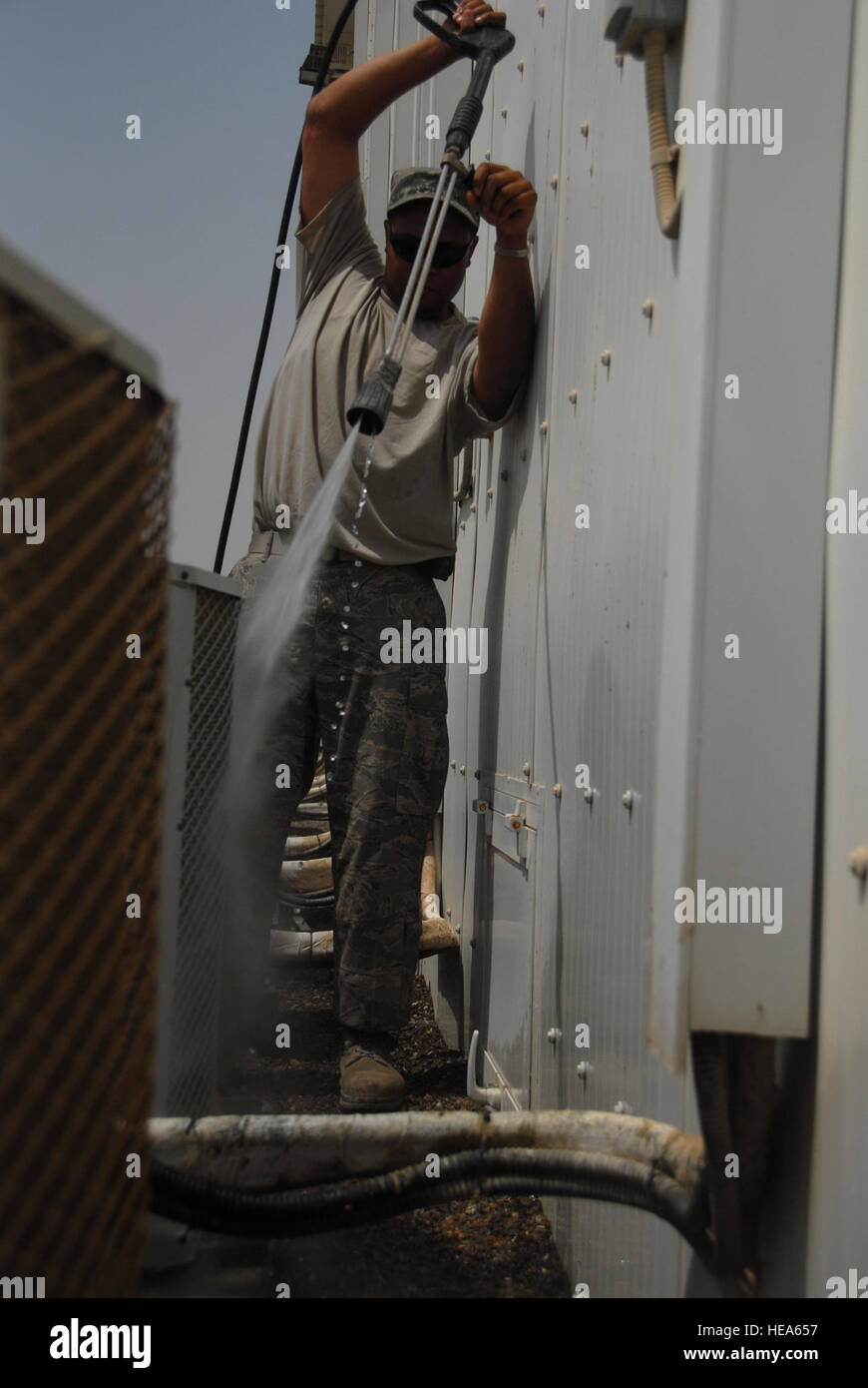 Air force personnel maintain hi-res stock photography and images - Alamy