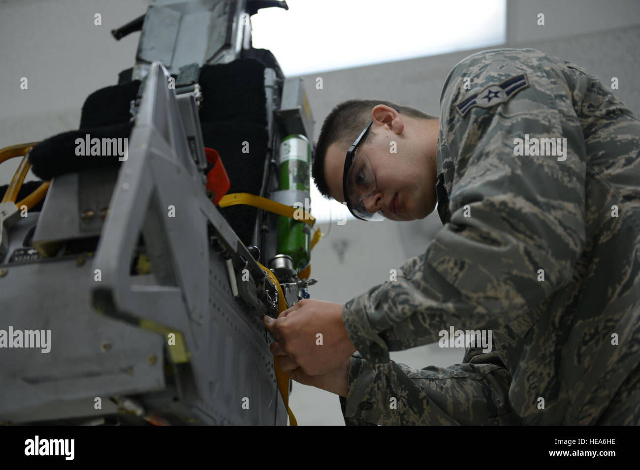 F 16 ejection seat hi-res stock photography and images - Alamy