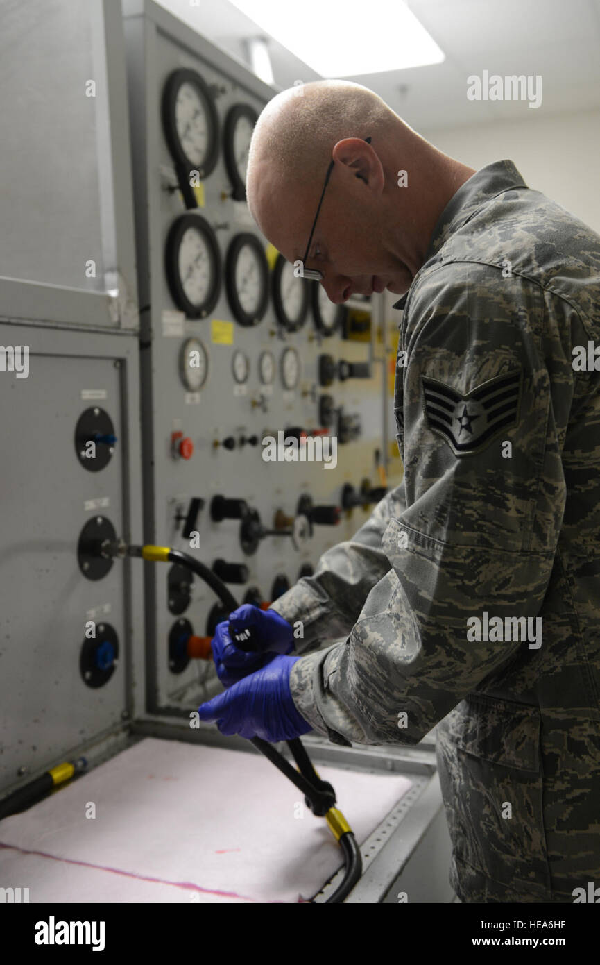 20th component maintenance squadron hi-res stock photography and images ...
