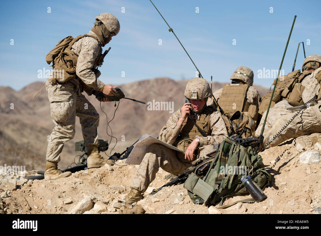 Marine corps mortar team hi-res stock photography and images - Alamy