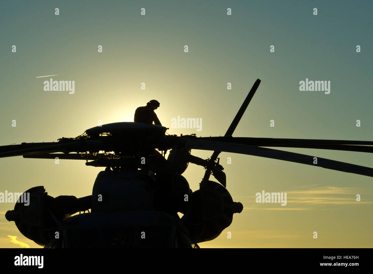Air crew marine heavy helicopter hi-res stock photography and images ...