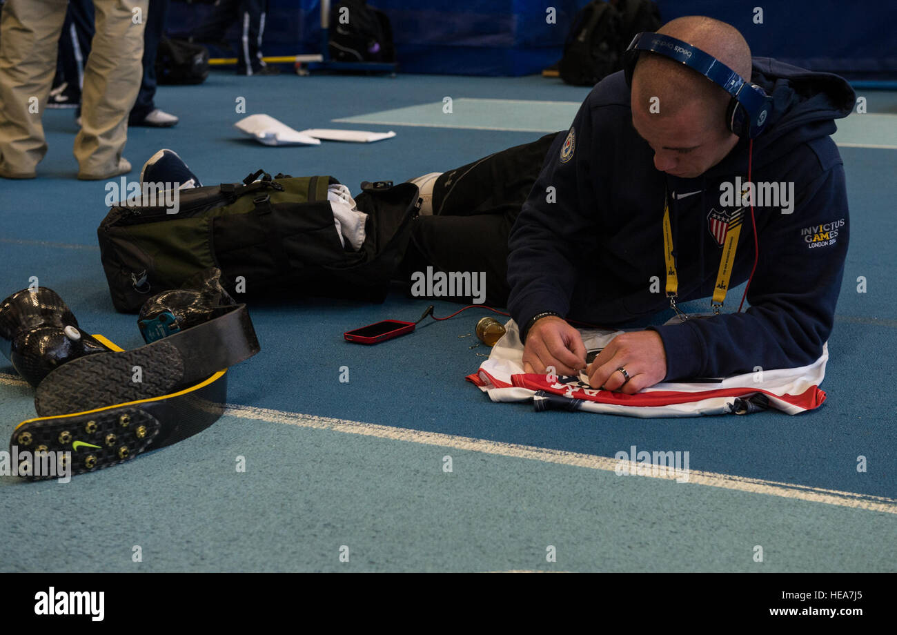 U.S. Army Sgt. Ryan McIntosh puts his bib on his jersey before ...