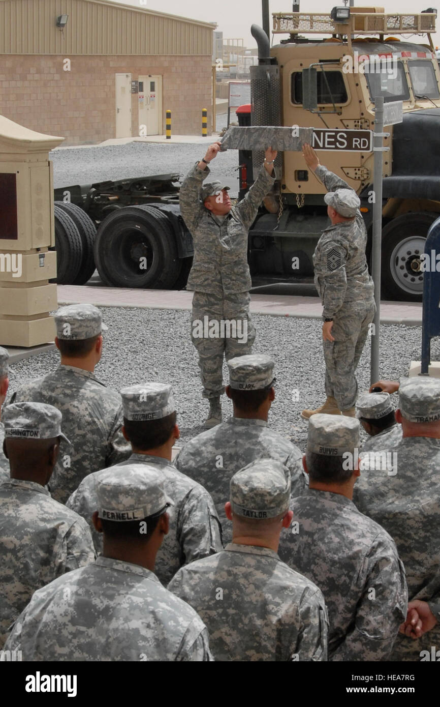Soldiers from the Army's 1st Theater Support Command, 640th Sustainment ...