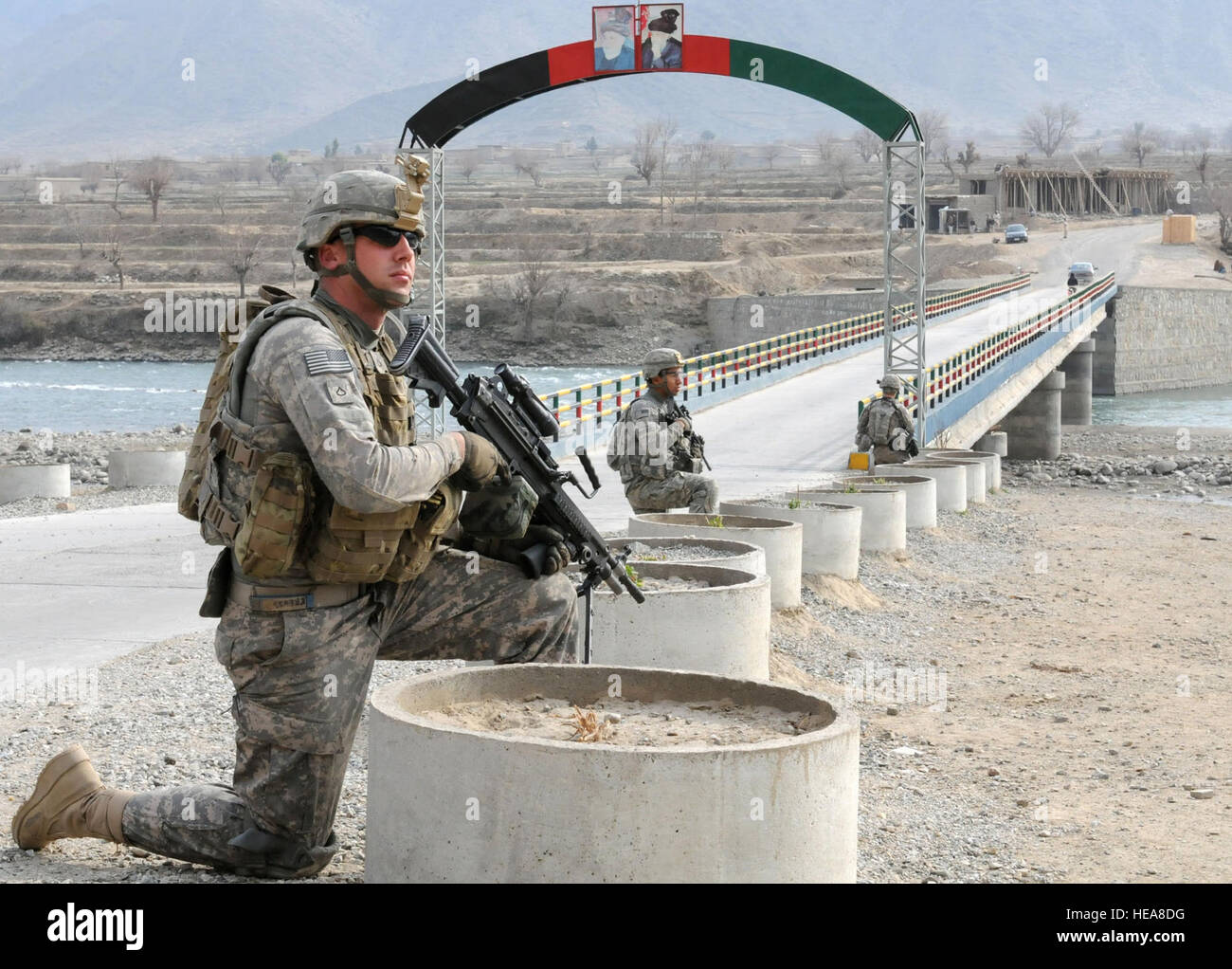 KUNAR PROVINCE, Afghanistan - At left, U.S. Army Pfc. Charles W. Preuss ...