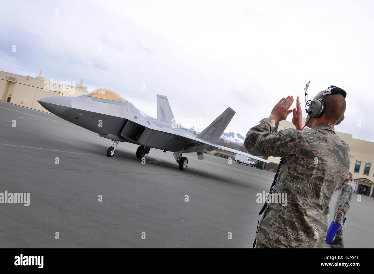 F 22 raptor crew chief hi-res stock photography and images - Alamy
