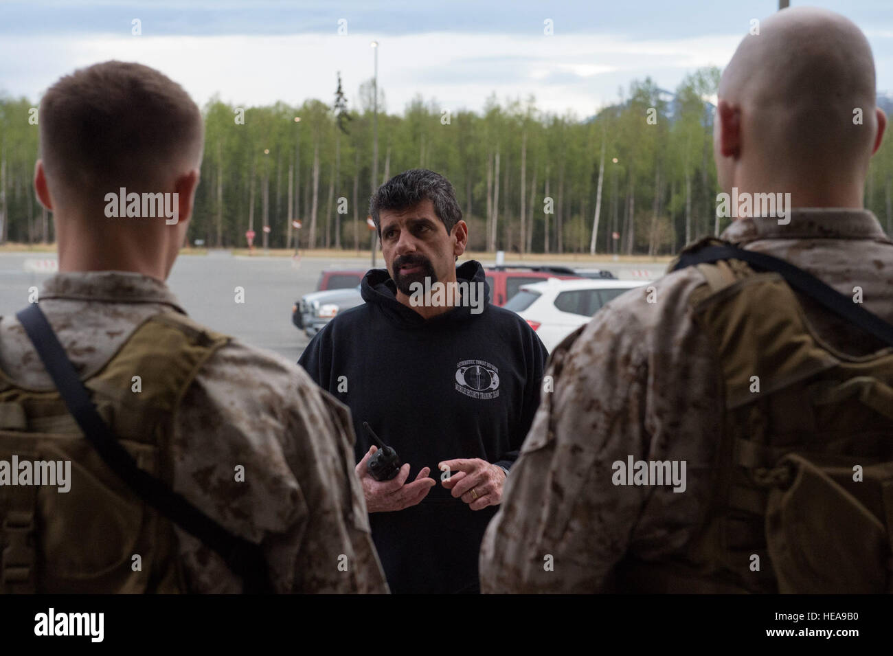 John Knipe, center, a high risk response instructor, briefs U.S ...