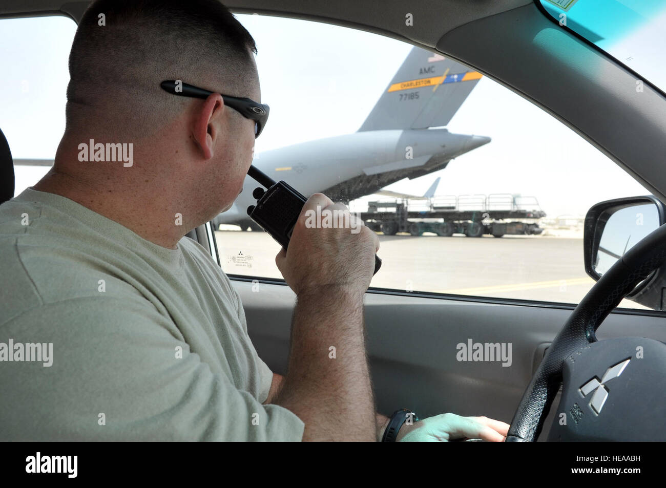 Air force logistics personnel hi-res stock photography and images - Alamy