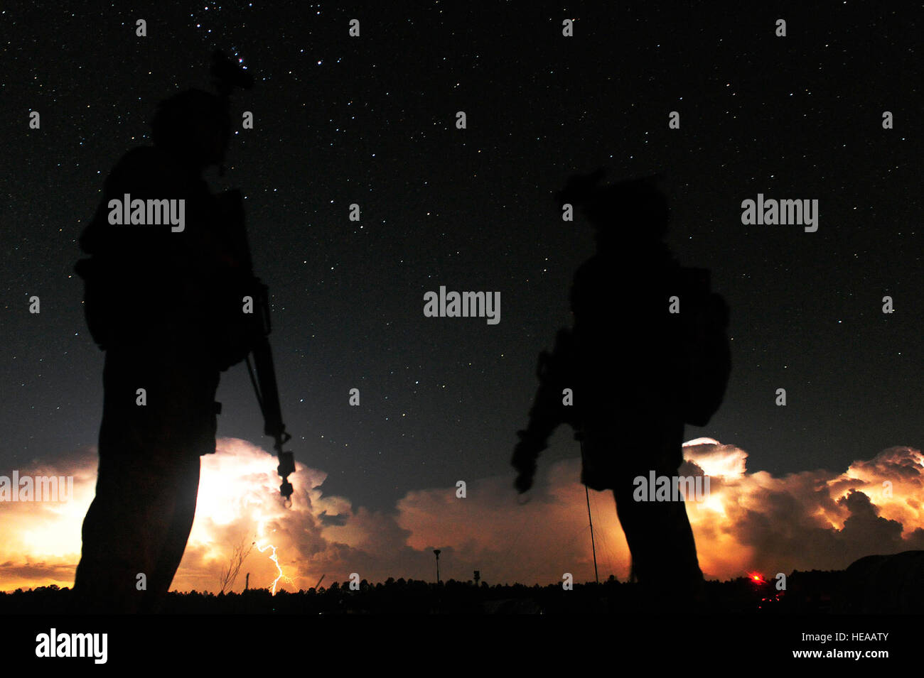 FORT POLK, La. – From left, Master Sgt. Justin Halterman and Tech. Sgt ...