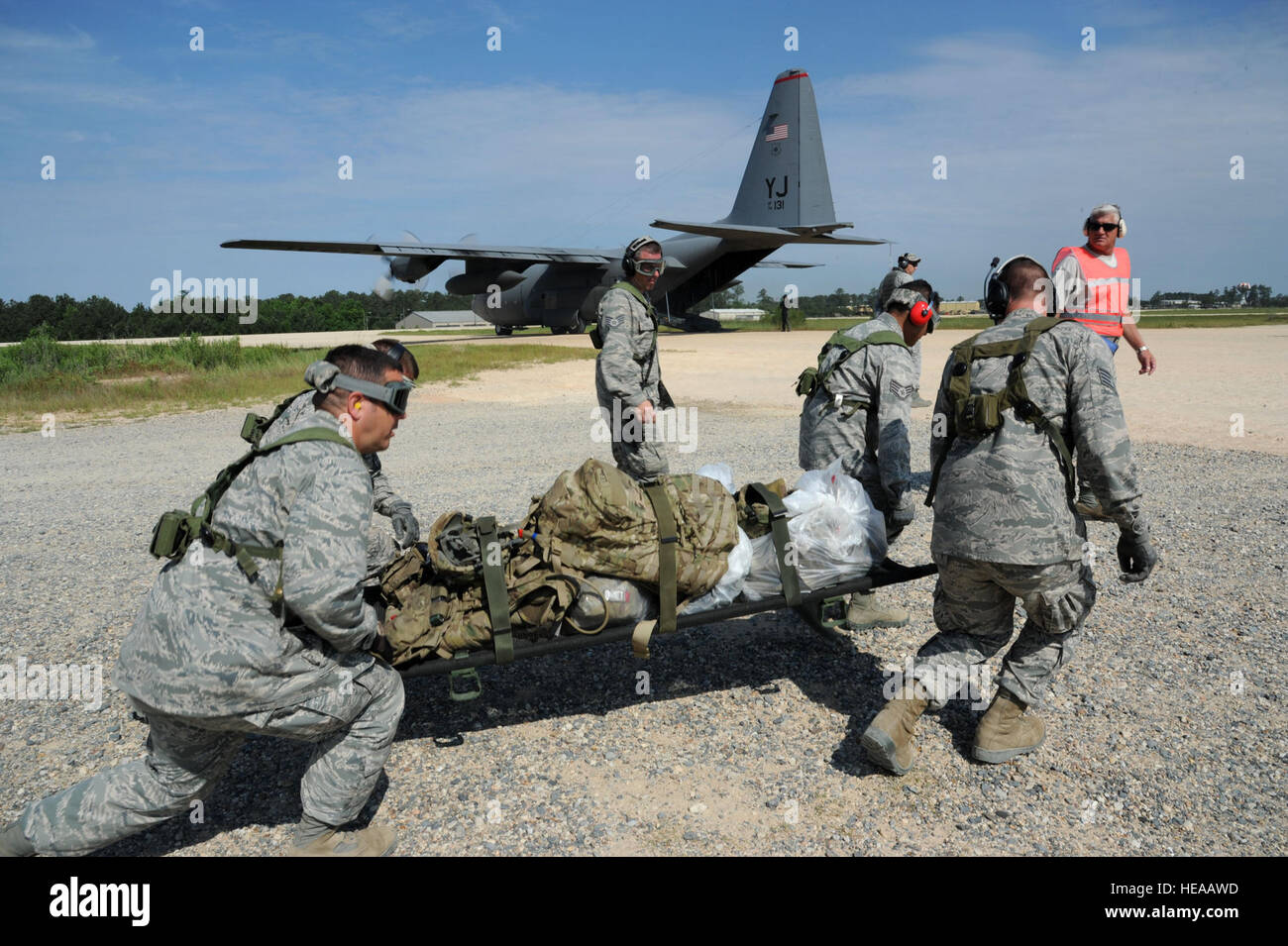 Airmen with the 88th Medical Support Group, Wright Patterson AFB, Ohio ...