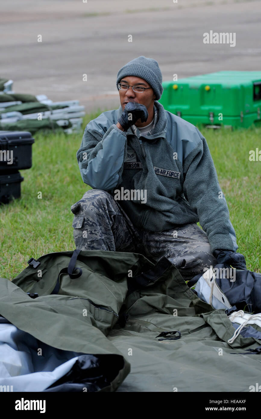 U.S. Army soldiers from the 407th Brigade Support Platoon, 82nd ...