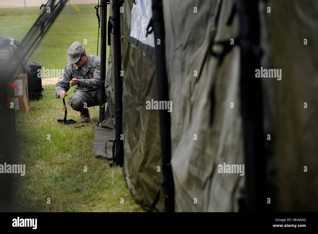 U.S. Army soldiers from the 407th Brigade Support Platoon, 82nd ...