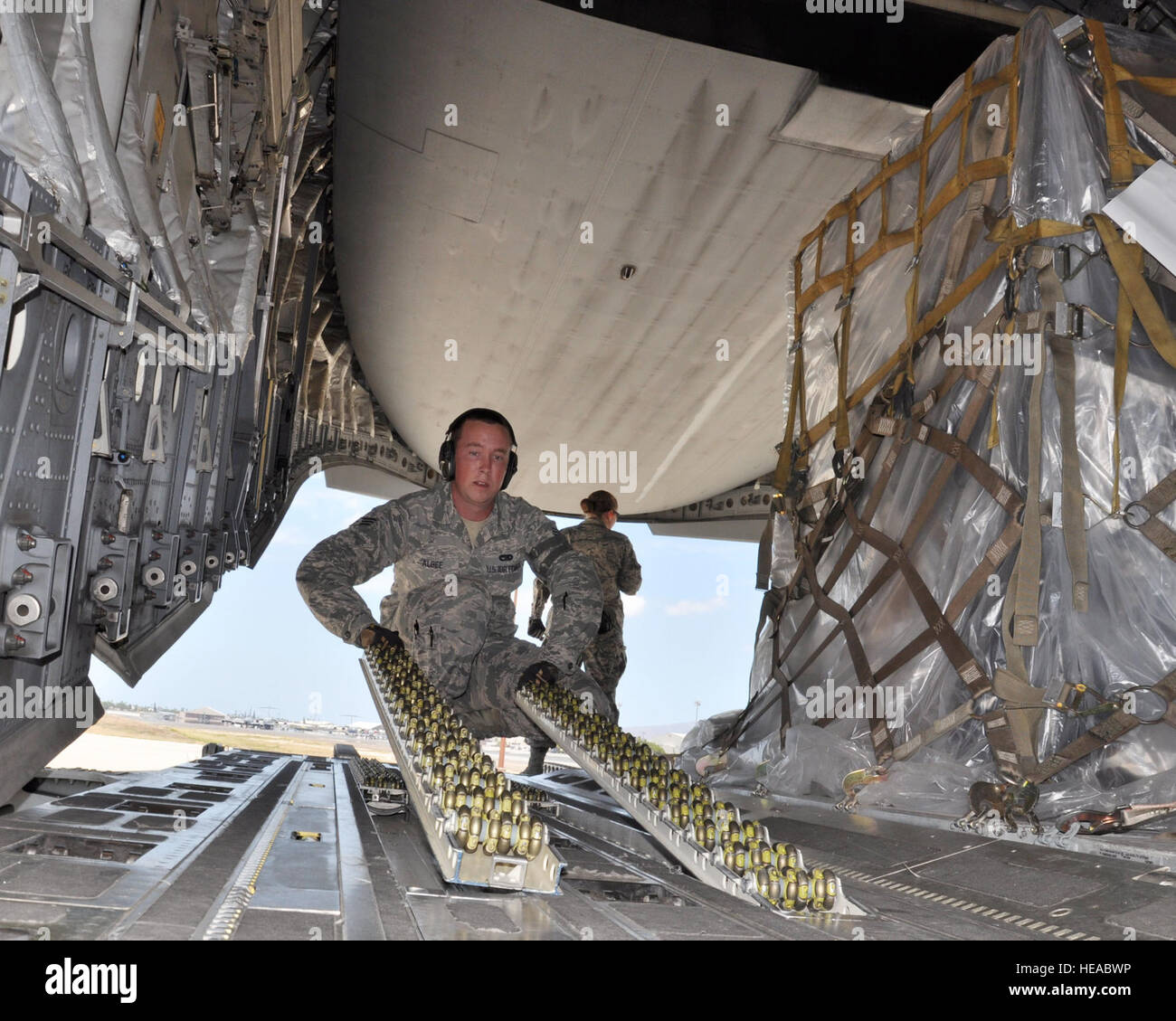 Air transportation personnel load hi-res stock photography and images ...