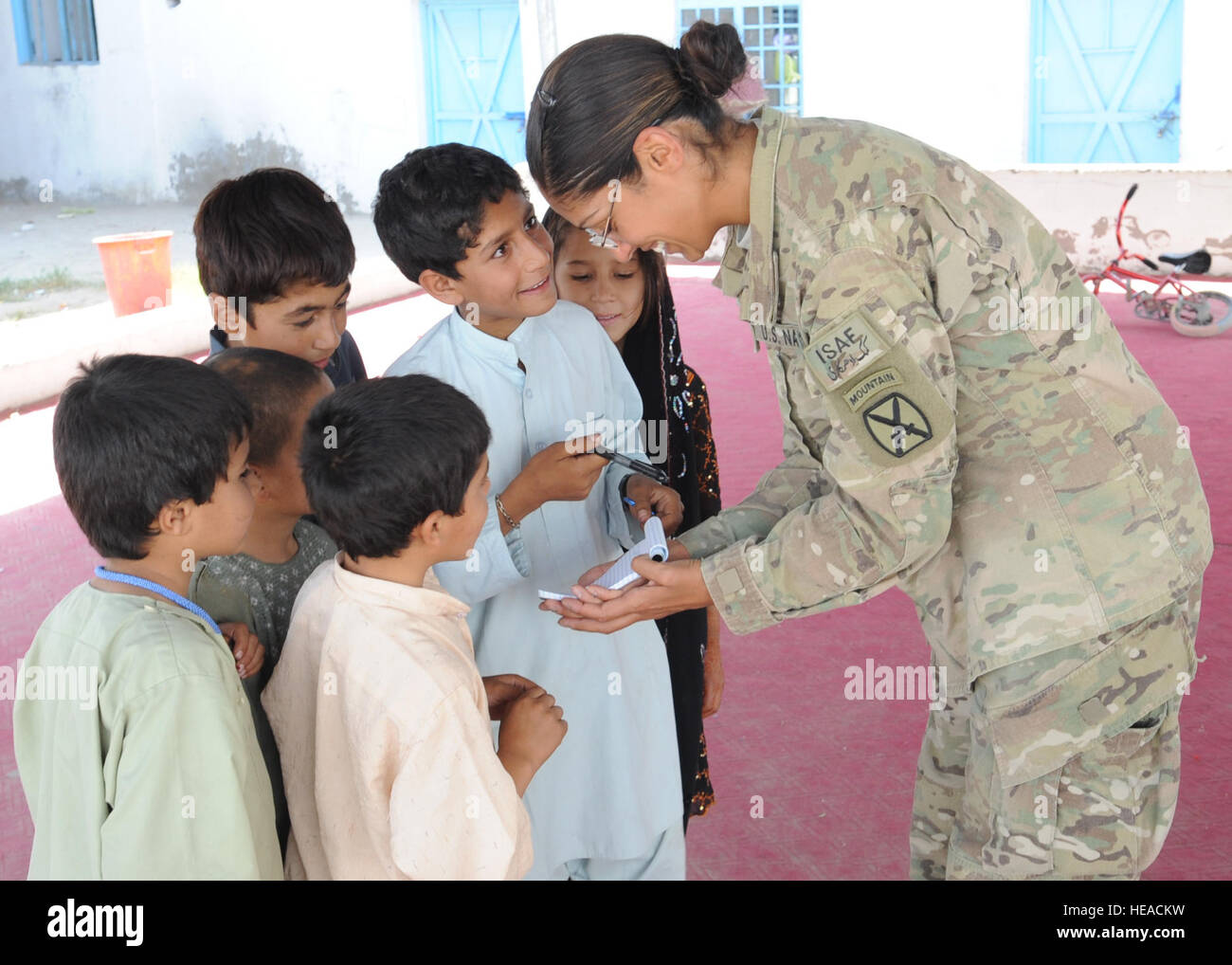 KANDAHAR PROVINCE, Afghanistan -- U.S. Navy Petty Officer 1st Class ...