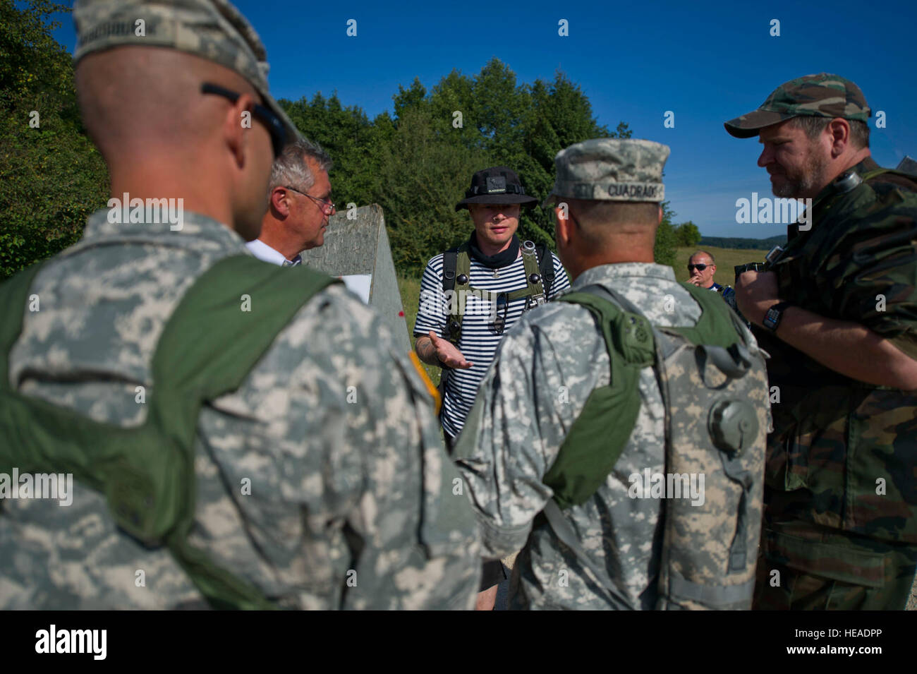U.S. Army Soldiers from the 1st Battalion, 118th Infantry Regiment ...