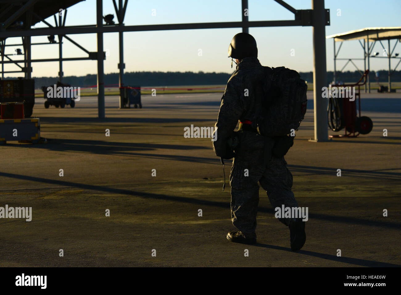 Air marshalling hi-res stock photography and images - Alamy