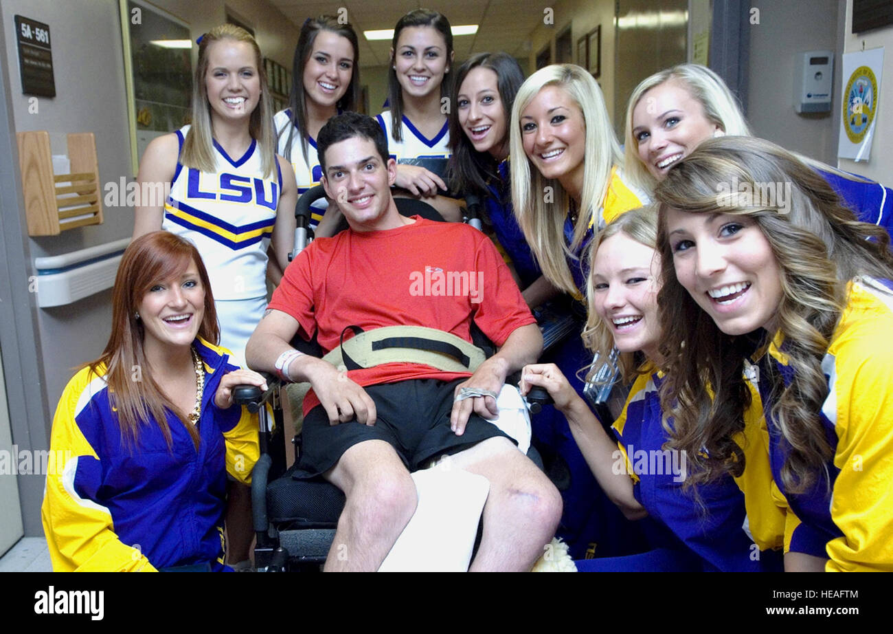 Lsu tiger girls dance team hi-res stock photography and images - Alamy